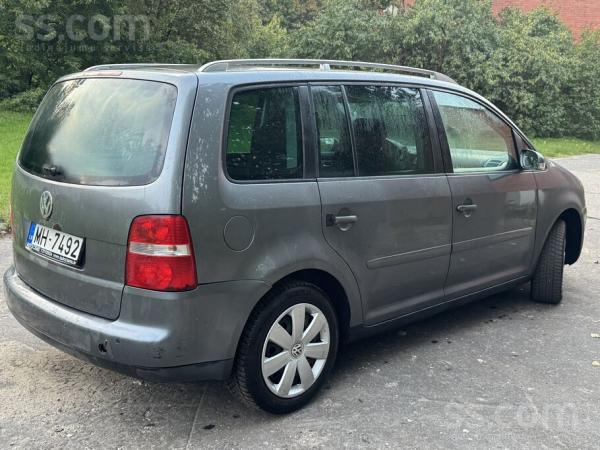 Volkswagen Touran 2005 Rīga vietnē Pelēks Volkswagen Touran 2005 Rīga, ar dzinēja tilpumu 1.90 L un nobraukumu 344 tūkst. km par 1800 €, foto 6 vietnē AUTOMOTO.COM.LV
