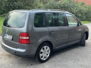 Pelēks Volkswagen Touran 2005 Rīga, ar dzinēja tilpumu 1.90 L un nobraukumu 344 tūkst. km par 1800 €, foto 6 vietnē AUTOMOTO.COM.LV