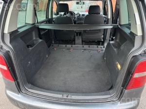 Pelēks Volkswagen Touran 2005 Rīga, ar dzinēja tilpumu 1.90 L un nobraukumu 344 tūkst. km par 1800 €, foto 7 vietnē AUTOMOTO.COM.LV