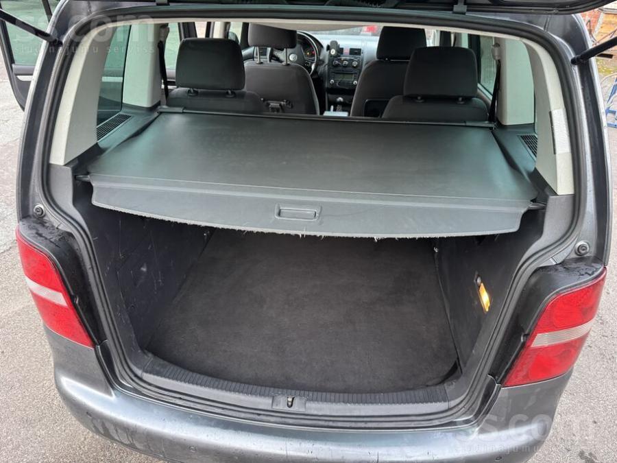 Pelēks Volkswagen Touran 2005 Rīga, ar dzinēja tilpumu 1.90 L un nobraukumu 344 tūkst. km par 1800 €, foto 13 vietnē AUTOMOTO.COM.LV