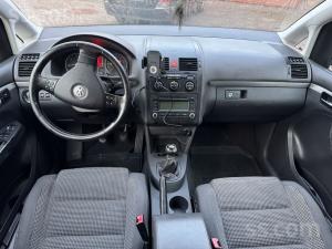 Pelēks Volkswagen Touran 2005 Rīga, ar dzinēja tilpumu 1.90 L un nobraukumu 344 tūkst. km par 1800 €, foto 14 vietnē AUTOMOTO.COM.LV