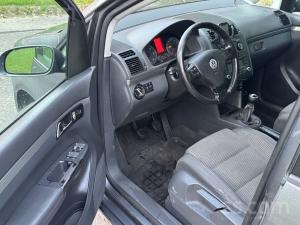 Pelēks Volkswagen Touran 2005 Rīga, ar dzinēja tilpumu 1.90 L un nobraukumu 344 tūkst. km par 1800 €, foto 15 vietnē AUTOMOTO.COM.LV