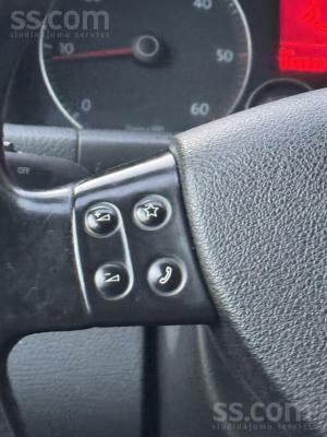 Pelēks Volkswagen Touran 2005 Rīga, ar dzinēja tilpumu 1.90 L un nobraukumu 344 tūkst. km par 1800 €, foto 16 vietnē AUTOMOTO.COM.LV