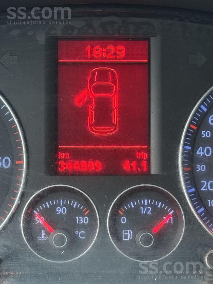 Pelēks Volkswagen Touran 2005 Rīga, ar dzinēja tilpumu 1.90 L un nobraukumu 344 tūkst. km par 1800 €, foto 17 vietnē AUTOMOTO.COM.LV