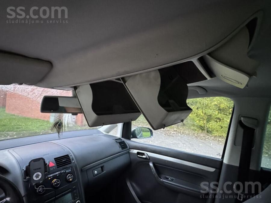 Pelēks Volkswagen Touran 2005 Rīga, ar dzinēja tilpumu 1.90 L un nobraukumu 344 tūkst. km par 1800 €, foto 19 vietnē AUTOMOTO.COM.LV