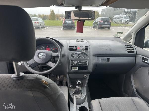 Фольксваген Туран 2005 в Пренай на AUTOMOTO.COM.LV Серый Фольксваген Туран 2005 в Пренай, объемом двигателя 1.90 л и пробегом 512 тыс. км за 800 €, фото 6 на AUTOMOTO.COM.LV