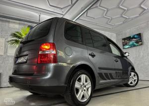Pelēks Volkswagen Touran 2005 Kauņa, ar dzinēja tilpumu 1.90 L un nobraukumu 323 tūkst. km par 2650 €, foto 3 vietnē AUTOMOTO.COM.LV