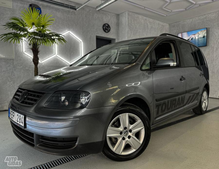 Pelēks Volkswagen Touran 2005 Kauņa, ar dzinēja tilpumu 1.90 L un nobraukumu 323 tūkst. km par 2650 €, foto 8 vietnē AUTOMOTO.COM.LV
