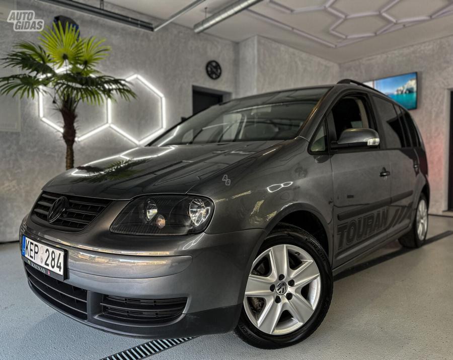 Pelēks Volkswagen Touran 2005 Kauņa, ar dzinēja tilpumu 1.90 L un nobraukumu 323 tūkst. km par 2650 €, foto 10 vietnē AUTOMOTO.COM.LV