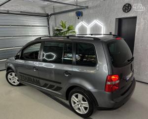 Pelēks Volkswagen Touran 2005 Kauņa, ar dzinēja tilpumu 1.90 L un nobraukumu 323 tūkst. km par 2650 €, foto 16 vietnē AUTOMOTO.COM.LV