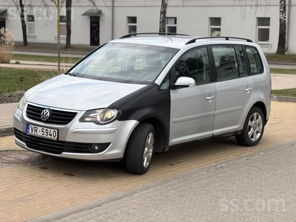 Grey Volkswagen Touran 2006 in Riga, with an engine capacity of 1.90 L and mileage of 380 thousand km for 1300 €, photo 1 on AUTOMOTO.COM.LV