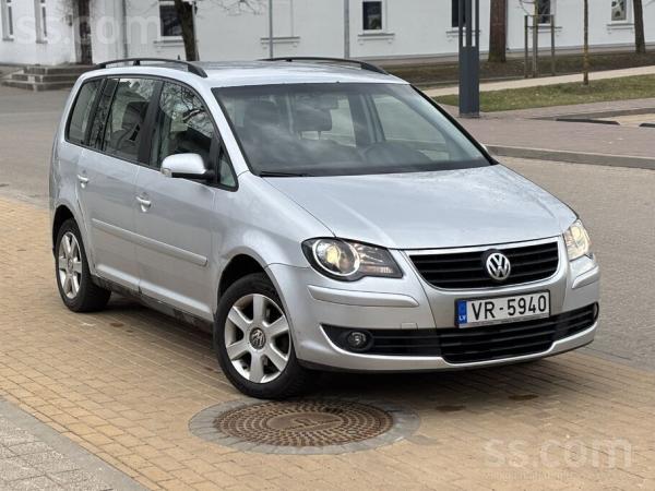 Grey Volkswagen Touran 2006 in Riga, with an engine capacity of 1.90 L and mileage of 380 thousand km for 1300 €, photo 2 on AUTOMOTO.COM.LV