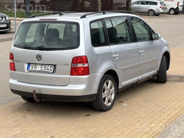 Grey Volkswagen Touran 2006 in Riga, with an engine capacity of 1.90 L and mileage of 380 thousand km for 1300 €, photo 3 on AUTOMOTO.COM.LV