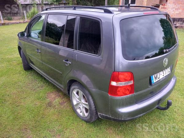 Grey Volkswagen Touran 2006 in Tukums, with an engine capacity of 1.90 L and mileage of 319 thousand km for 3700 €, photo 2 on AUTOMOTO.COM.LV