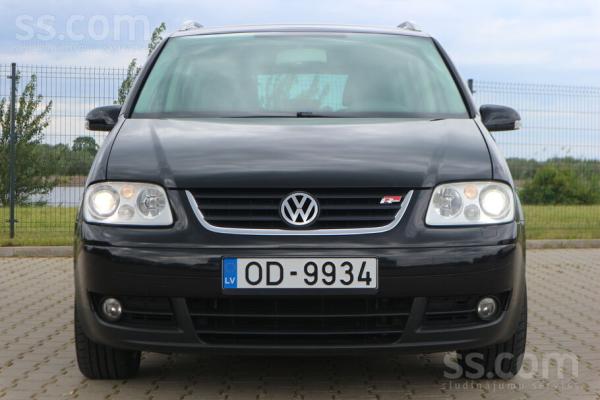 Pelēks Volkswagen Touran 2006 Rīga, ar dzinēja tilpumu 2.00 L un nobraukumu 289 tūkst. km par 3250 €, foto 3 vietnē AUTOMOTO.COM.LV