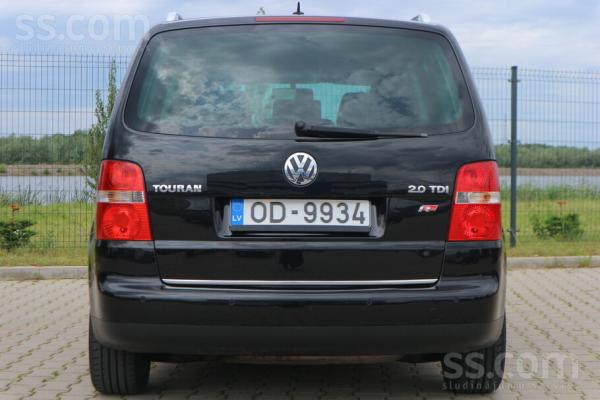 Pelēks Volkswagen Touran 2006 Rīga, ar dzinēja tilpumu 2.00 L un nobraukumu 289 tūkst. km par 3250 €, foto 9 vietnē AUTOMOTO.COM.LV