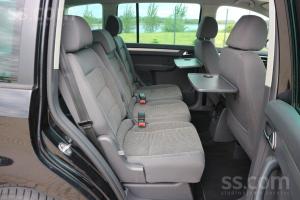 Pelēks Volkswagen Touran 2006 Rīga, ar dzinēja tilpumu 2.00 L un nobraukumu 289 tūkst. km par 3250 €, foto 22 vietnē AUTOMOTO.COM.LV