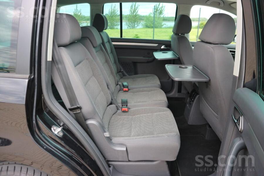 Pelēks Volkswagen Touran 2006 Rīga, ar dzinēja tilpumu 2.00 L un nobraukumu 289 tūkst. km par 3250 €, foto 22 vietnē AUTOMOTO.COM.LV