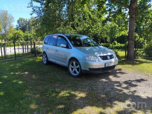 Grey Volkswagen Touran 2006 in Aizkraukle, with an engine capacity of 2.00 L and mileage of 380 thousand km for 1000 €, photo 1 on AUTOMOTO.COM.LV
