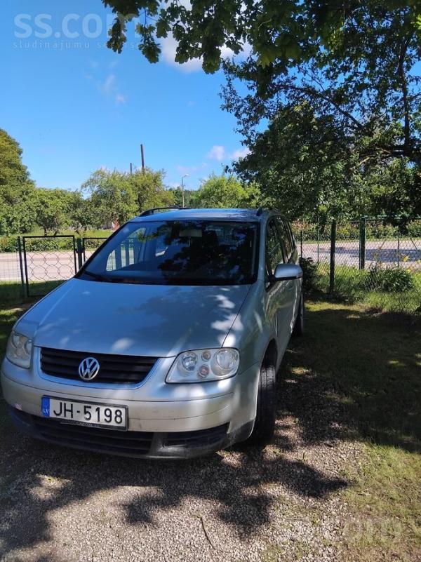 Grey Volkswagen Touran 2006 in Aizkraukle, with an engine capacity of 2.00 L and mileage of 380 thousand km for 1000 €, photo 3 on AUTOMOTO.COM.LV
