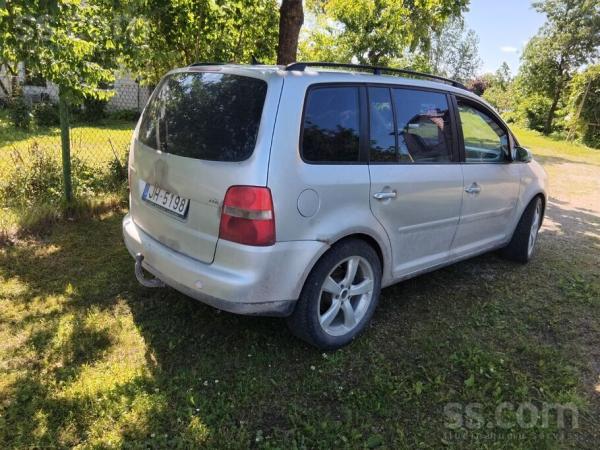 Grey Volkswagen Touran 2006 in Aizkraukle, with an engine capacity of 2.00 L and mileage of 380 thousand km for 1000 €, photo 4 on AUTOMOTO.COM.LV