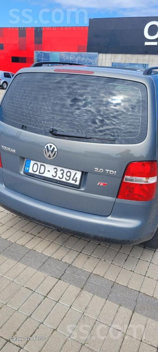 Pelēks Volkswagen Touran 2006 Rīga, ar dzinēja tilpumu 2.00 L un nobraukumu 280 tūkst. km par 3250 €, foto 3 vietnē AUTOMOTO.COM.LV