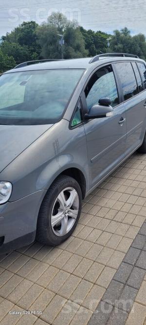 Pelēks Volkswagen Touran 2006 Rīga, ar dzinēja tilpumu 2.00 L un nobraukumu 280 tūkst. km par 3250 €, foto 4 vietnē AUTOMOTO.COM.LV