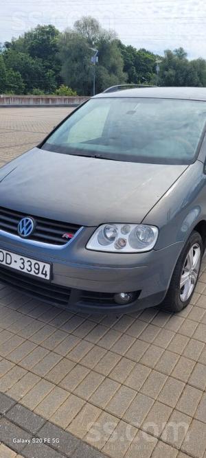 Pelēks Volkswagen Touran 2006 Rīga, ar dzinēja tilpumu 2.00 L un nobraukumu 280 tūkst. km par 3250 €, foto 5 vietnē AUTOMOTO.COM.LV