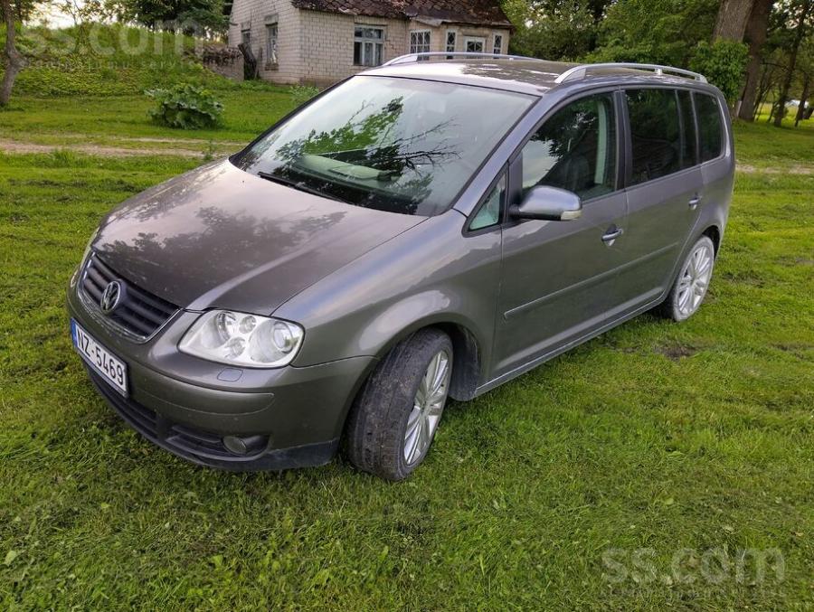 Grey Volkswagen Touran 2006 in Preili, with an engine capacity of 2.00 L and mileage of 299 thousand km for 3450 €, photo 1 on AUTOMOTO.COM.LV