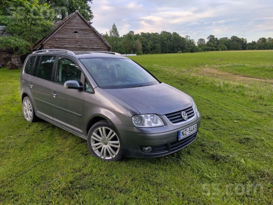 Grey Volkswagen Touran 2006 in Preili, with an engine capacity of 2.00 L and mileage of 299 thousand km for 3450 €, photo 2 on AUTOMOTO.COM.LV