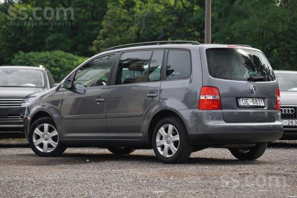 Pelēks Volkswagen Touran 2006 Rīga, ar dzinēja tilpumu 2.00 L un nobraukumu 278 tūkst. km par 2990 €, foto 3 vietnē AUTOMOTO.COM.LV