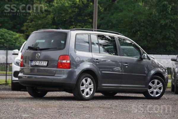 Pelēks Volkswagen Touran 2006 Rīga, ar dzinēja tilpumu 2.00 L un nobraukumu 278 tūkst. km par 2990 €, foto 4 vietnē AUTOMOTO.COM.LV