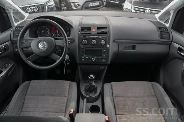 Pelēks Volkswagen Touran 2006 Rīga, ar dzinēja tilpumu 2.00 L un nobraukumu 278 tūkst. km par 2990 €, foto 8 vietnē AUTOMOTO.COM.LV