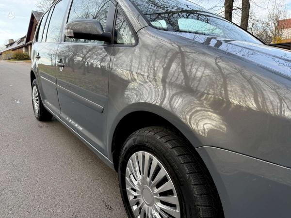 Grey Volkswagen Touran 2006 in Vilnius, with an engine capacity of 1.90 L and mileage of 279 thousand km for 2900 €, photo 6 on AUTOMOTO.COM.LV