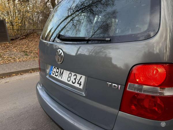 Grey Volkswagen Touran 2006 in Vilnius, with an engine capacity of 1.90 L and mileage of 279 thousand km for 2900 €, photo 8 on AUTOMOTO.COM.LV