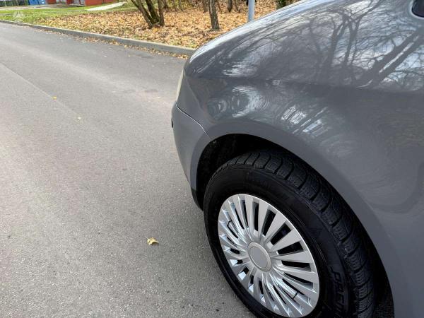 Grey Volkswagen Touran 2006 in Vilnius, with an engine capacity of 1.90 L and mileage of 279 thousand km for 2900 €, photo 10 on AUTOMOTO.COM.LV