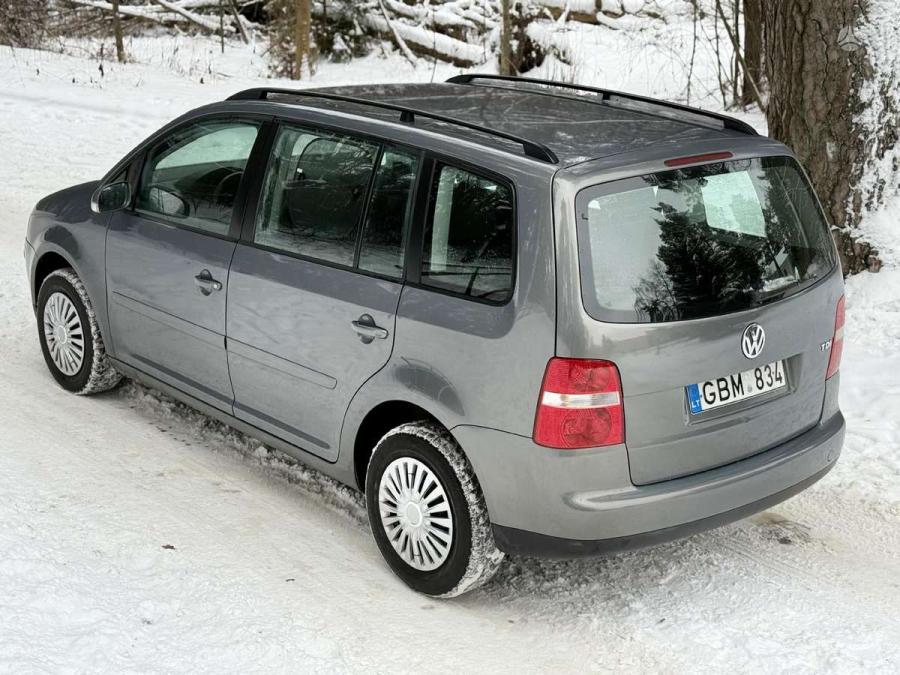 Pelēks Volkswagen Touran 2006 Viļņa, ar dzinēja tilpumu 1.97 L un nobraukumu 290 tūkst. km par 2600 €, foto 3 vietnē AUTOMOTO.COM.LV