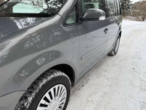 Pelēks Volkswagen Touran 2006 Viļņa, ar dzinēja tilpumu 1.97 L un nobraukumu 290 tūkst. km par 2600 €, foto 9 vietnē AUTOMOTO.COM.LV
