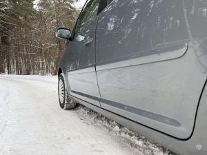 Pelēks Volkswagen Touran 2006 Viļņa, ar dzinēja tilpumu 1.97 L un nobraukumu 290 tūkst. km par 2600 €, foto 11 vietnē AUTOMOTO.COM.LV