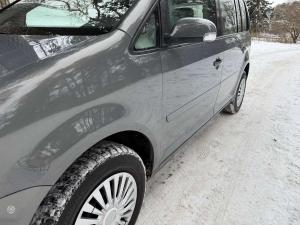 Pelēks Volkswagen Touran 2006 Viļņa, ar dzinēja tilpumu 1.90 L un nobraukumu 285 tūkst. km par 2700 €, foto 8 vietnē AUTOMOTO.COM.LV