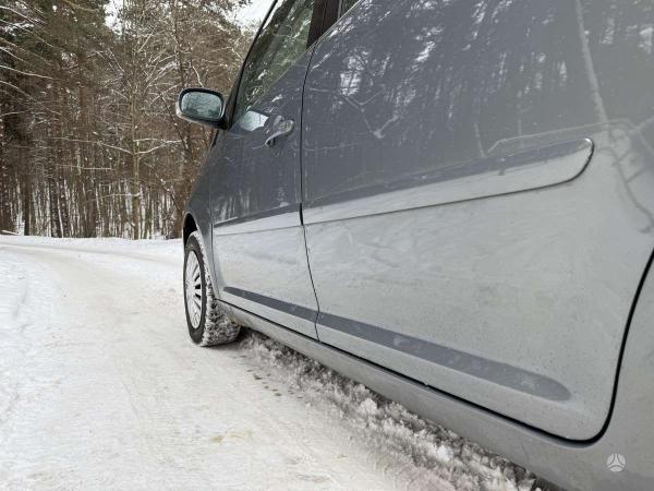 Pelēks Volkswagen Touran 2006 Viļņa, ar dzinēja tilpumu 1.90 L un nobraukumu 285 tūkst. km par 2700 €, foto 10 vietnē AUTOMOTO.COM.LV