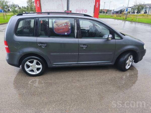 Pelēks Volkswagen Touran 2006 Valmiera, ar dzinēja tilpumu 1.60 L un nobraukumu 350 tūkst. km par 1450 €, foto 2 vietnē AUTOMOTO.COM.LV