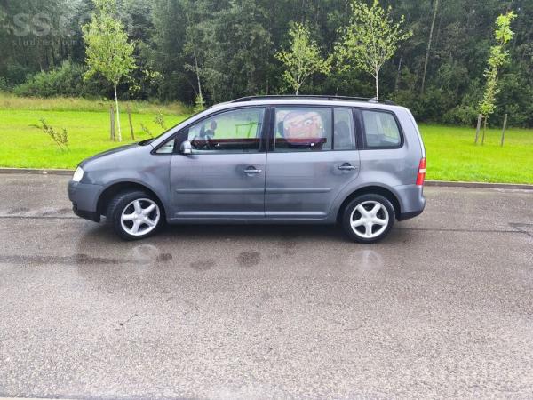 Pelēks Volkswagen Touran 2006 Valmiera, ar dzinēja tilpumu 1.60 L un nobraukumu 350 tūkst. km par 1450 €, foto 3 vietnē AUTOMOTO.COM.LV