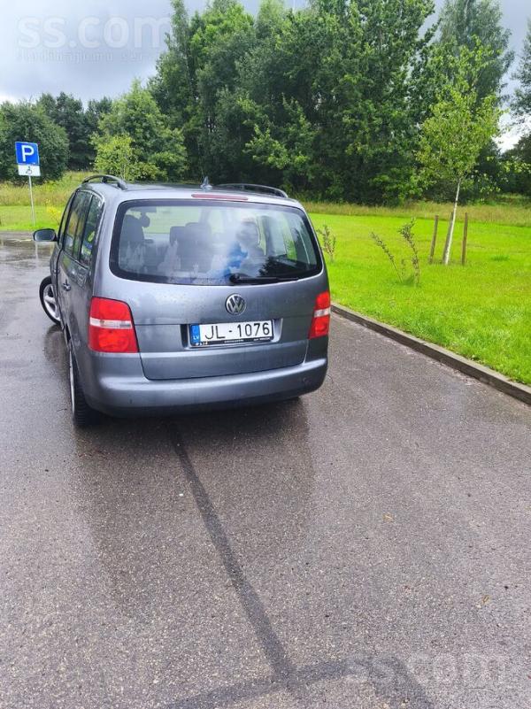 Pelēks Volkswagen Touran 2006 Valmiera, ar dzinēja tilpumu 1.60 L un nobraukumu 350 tūkst. km par 1450 €, foto 4 vietnē AUTOMOTO.COM.LV