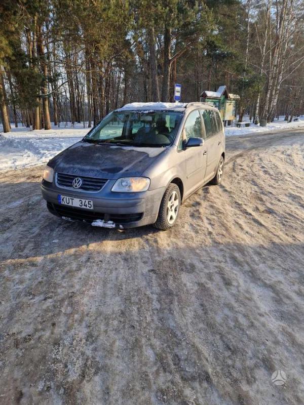 Grey Volkswagen Touran 2006 in Jurbarkas, with an engine capacity of 1.90 L and mileage of 335 thousand km for 2750 €, photo 1 on AUTOMOTO.COM.LV