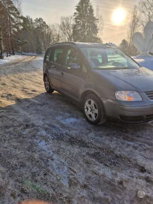 Grey Volkswagen Touran 2006 in Jurbarkas, with an engine capacity of 1.90 L and mileage of 335 thousand km for 2750 €, photo 2 on AUTOMOTO.COM.LV