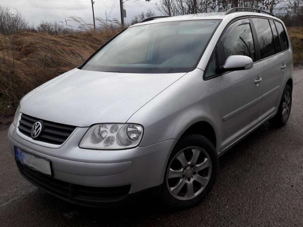 Grey Volkswagen Touran 2006 in Vilnius, with an engine capacity of 1.60 L and mileage of 191 thousand km for 2499 €, photo 4 on AUTOMOTO.COM.LV