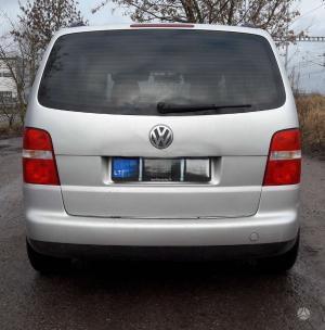 Pelēks Volkswagen Touran 2006 Viļņa, ar dzinēja tilpumu 1.60 L un nobraukumu 191 tūkst. km par 2499 €, foto 5 vietnē AUTOMOTO.COM.LV