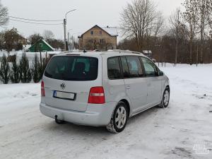 Pelēks Volkswagen Touran 2006 Šauļi, ar dzinēja tilpumu 2.00 L un nobraukumu 3 tūkst. km par 2200 €, foto 4 vietnē AUTOMOTO.COM.LV