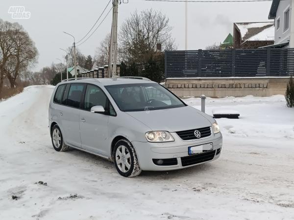Pelēks Volkswagen Touran 2006 Šauļi, ar dzinēja tilpumu 2.00 L un nobraukumu 3 tūkst. km par 2200 €, foto 6 vietnē AUTOMOTO.COM.LV